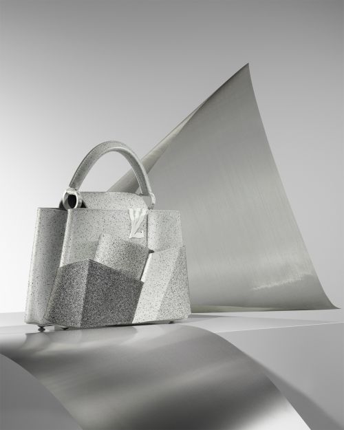 LV 與建築大師 Frank Gehry 推出限量聯名系列：重新演繹經典包袋 Capucines、Twisted Box Trunk | LINE購物