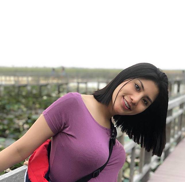 SpringNews | เปิดวาร์ป ครูป้อน ข้าราชการกระทรวงยุติธรรม สาวแซ่บ สอนภาษาอังกฤษฟรี