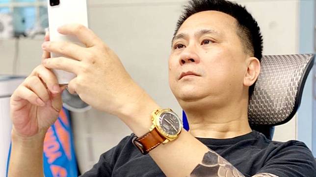 486先生自爆「10位數驚人身價」 鄭弘儀當場搶認乾爹 | TVBS | LINE TODAY