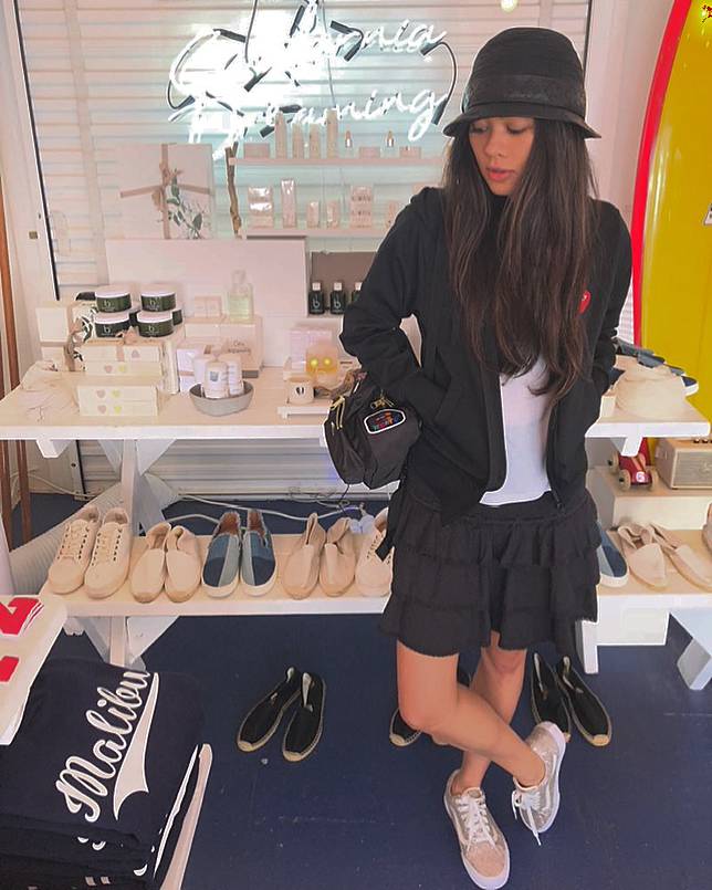 10 Potret Adinda Bakrie, Mama Muda Sosialita Saudara Nia Ramadhani ...