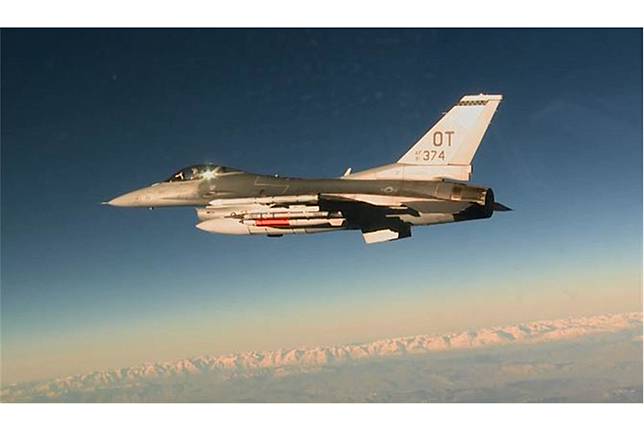 F-16首次投射B61-12核彈 | 青年日報 | LINE TODAY