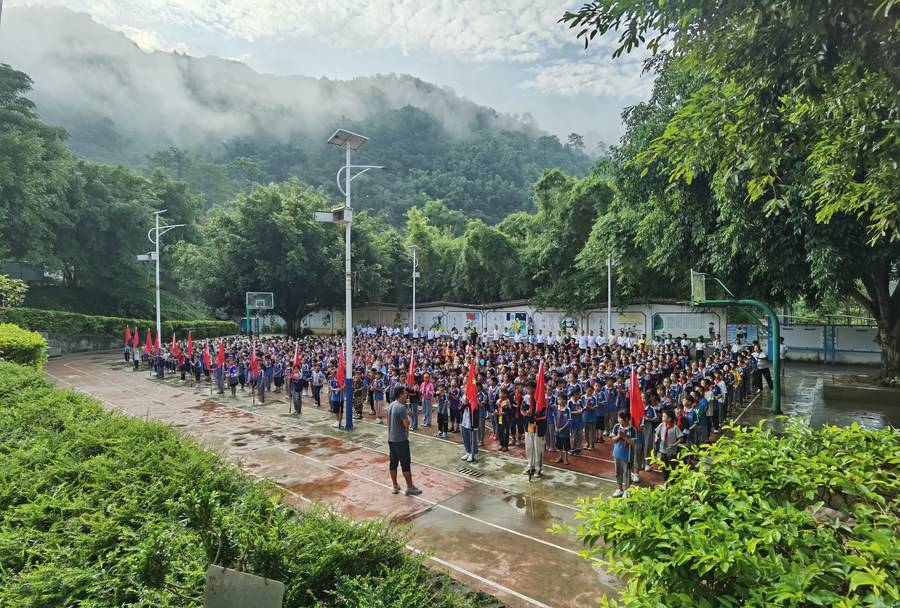 GLOBALink World Sight Day Primary School Students Meet Military 