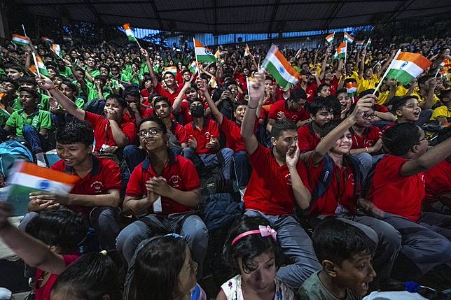 【有片】印度拔得頭籌 5QA剖析月球南極為何吸引全球太空機構 | 上報 | LINE TODAY