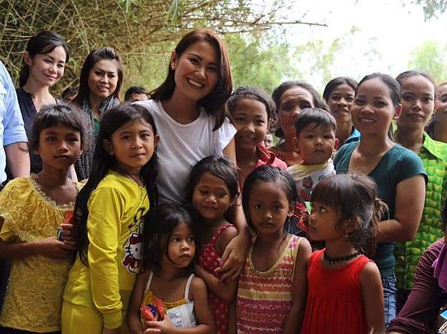 " ฮุน มานา" ลูกสาวคนโต " สมเด็จฮุน เซน" ชีวิตบ้านๆ ใจบุญ แต่ทรงอิทธิพล ...