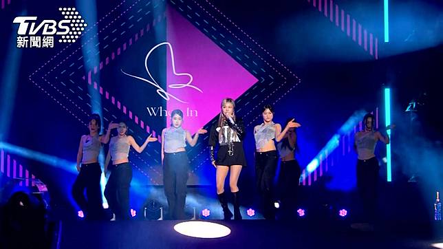 台南搖滾耶誕韓團輝人開唱！ 12萬人嗨翻了 | TVBS | LINE TODAY