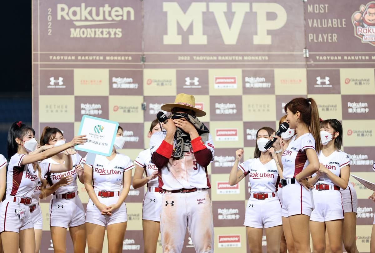 影／梁家榮10年生涯首次主場MVP 爆哭：夢想成真的感覺 | TSNA | LINE TODAY