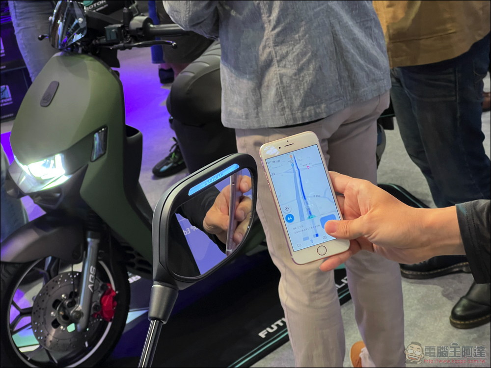 宏佳騰 CROXERA M 智慧後照鏡正式發表，不只電車能用 SYM 的 KRNBT 也將搭載 | LINE購物