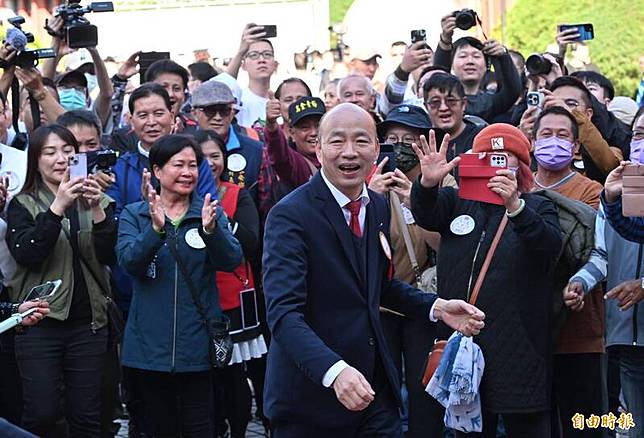 立院龍頭戰》韓國瑜現身紅毯 藍委親友團齊喊院長好 | 自由電子報 | LINE TODAY