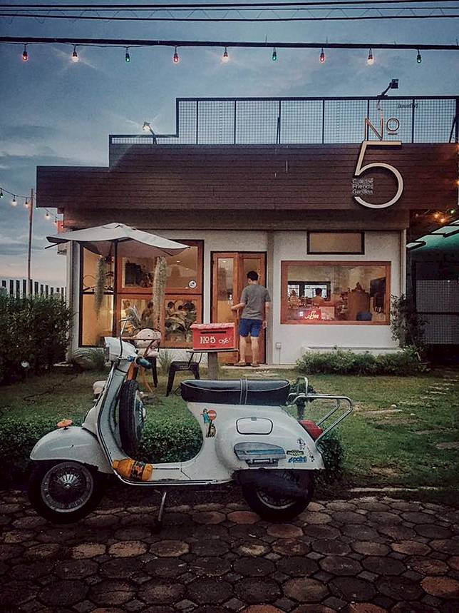 #รีวิวสุพรรณ 5 คาเฟ่น่านั่งบรรยากาศชิคๆ ในสุพรรณบุรี