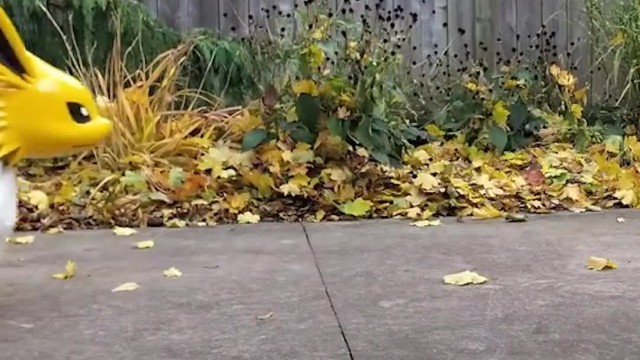 歩くポケモンゲットだぜ!? 犬型ロボットを等身大サンダースに変身させた「Full-Sized Jolteon Robot」(bouncy)
