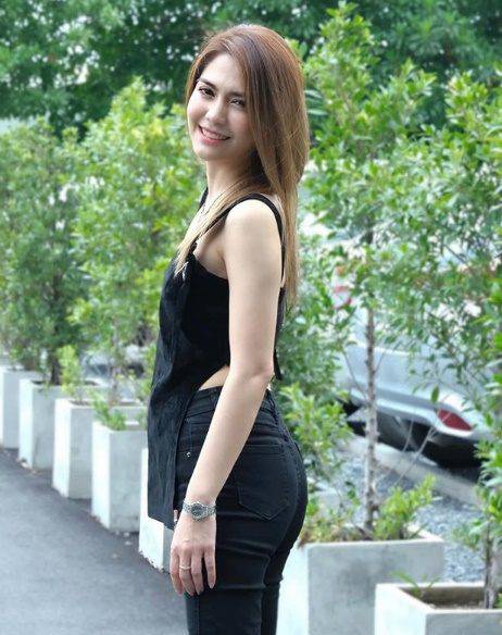 Khaosod | 35 ยังแจ๋ว! นักร้องสาว พั้นช์ วรกาญจน์ สวยขึ้นกระชากวัย หน้าเด็กแบบสุดๆ