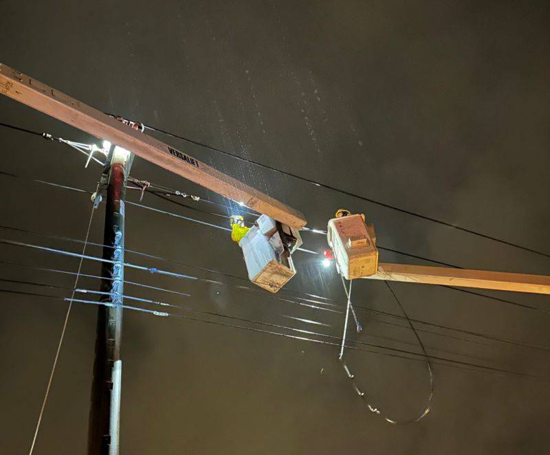 卡努來！台電籲固定招牌帆布、斷落電線別碰 | NOWnews 今日新聞 | LINE TODAY