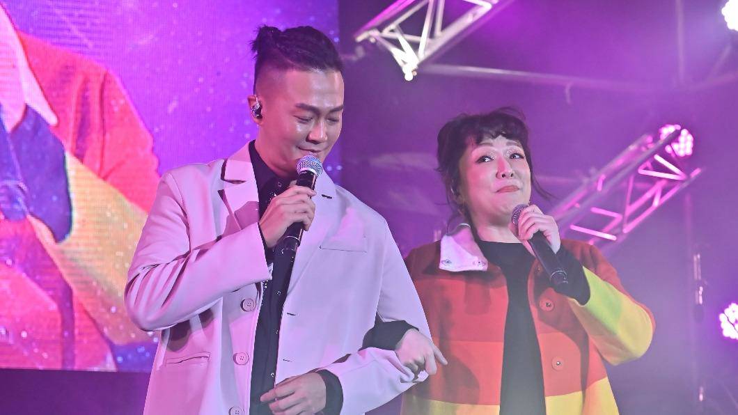 Toutes nos félicitations! Les images composites du récent divorce de ...