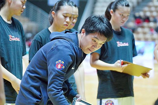 接任永仁高中助教 徐千惠：臨場調度壓力大 | TSNA | LINE TODAY