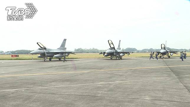 共機春節連2天擾台！遭我空軍驅離還反嗆 | TVBS | LINE TODAY