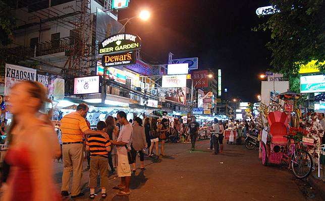 6 ที่เที่ยวกลางคืน ในกรุงเทพฯ กิน ช้อป ชม ชิลล์ ตั้งแต่
