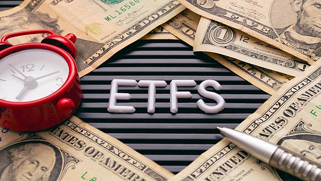 高股息ETF人氣王0056、00878該怎麼選？想多領股利選0056、想要波動小選00878 | 商周財富網 | LINE TODAY