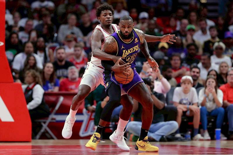 LBJ本季單場新低18分 湖人慘輸火箭34分吞3連敗 | TSNA | LINE TODAY