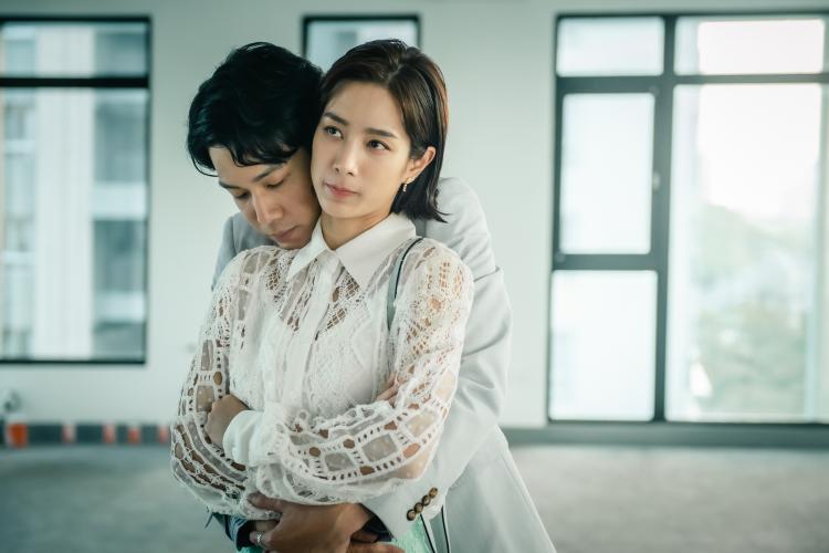 【追劇時間】netflix懸疑台劇《她和她的她》許瑋甯「穿越平行時空」燒腦解析：童年的傷痛，從來不是長大就會好 Line購物