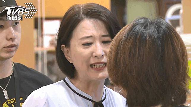 Kolas控王鴻薇不識隨扈原配 她嗆：小三來教我怎做？ | TVBS | LINE TODAY