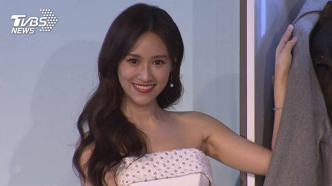 抗寒主持！吳姍儒哀怨露腿 阿翔臨時開刀 | TVBS | LINE TODAY