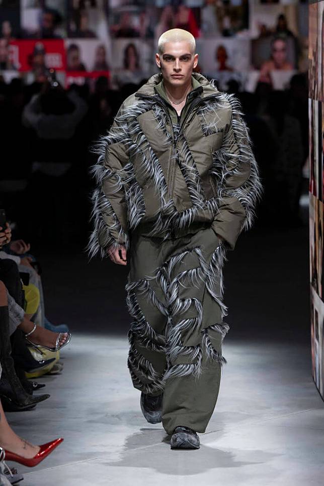【米蘭時裝周 FW24】DIESEL 騷場採用即時視訊通話 即時捕捉GLENN MARTENS及其團隊的騷場籌備精彩瞬間 | MING'S ...