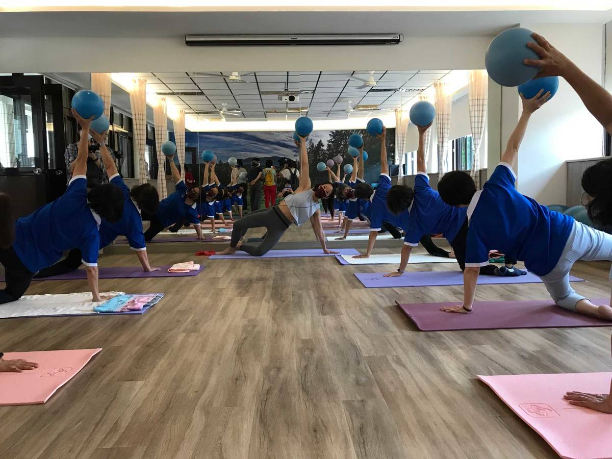 輔英科大樂齡健活中心揭牌 攜手基金會提供銀髮族多元課程 | 中華日報 | LINE TODAY