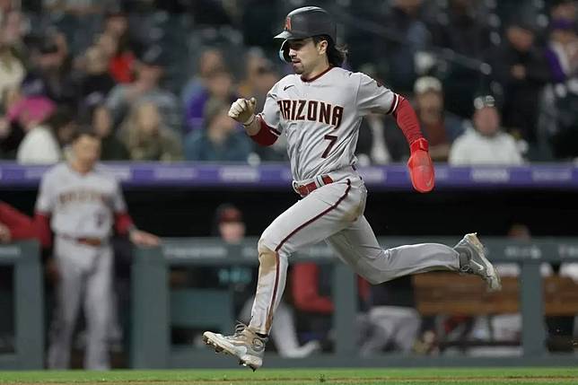 MLB》卡洛爾疫情年和媽媽被關在停車場 竟是響尾蛇傳奇奪冠功臣 | 麗台運動 | LINE TODAY