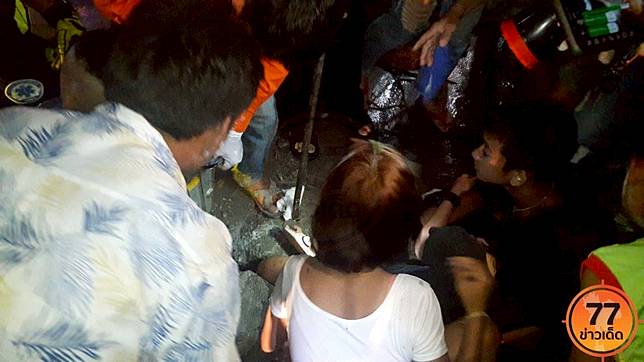 77kaoded | สาว 15 เดินเล่นสาดน้ำวันไหลสงกรานต์เคหะปากน้ำพลัดตกท่อระบายน้ำขาติดคาฝาท่อ