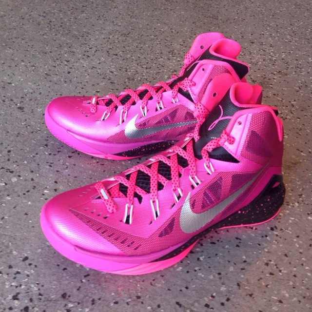 新聞速報 / Nike Hyperdunk 2014 ＂Think Pink＂ | LINE購物