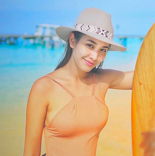 นานๆ ถอดให้เห็นที 5 นางเอกเซ็กซี่รุ่นเล็ก แต่ความแซ่บแดดที่ว่าแรงยังสู้ไม่ได้! | UndubZapp ...