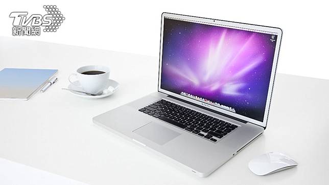 又一時代眼淚！最後一款光碟機MacBook Pro走入歷史 | TVBS | LINE TODAY