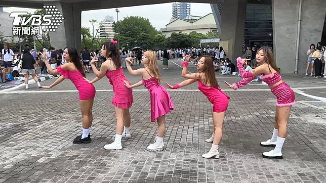 (G)I-DLE來了！開唱「吸9千粉朝聖」 粉絲手作變裝道具服超用心 | TVBS | LINE TODAY