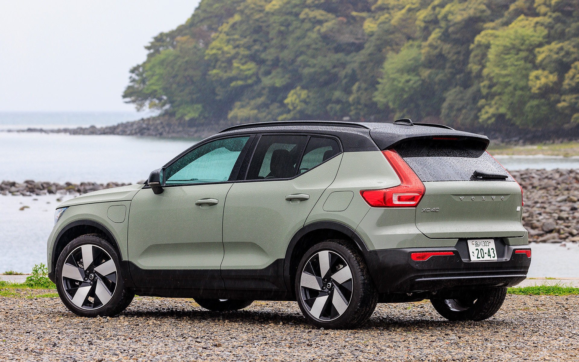 ボルボのXC40シリーズ試乗 マイルドハイブリッドとバッテリEV、それぞれの進化と魅力とは(Car Watch)