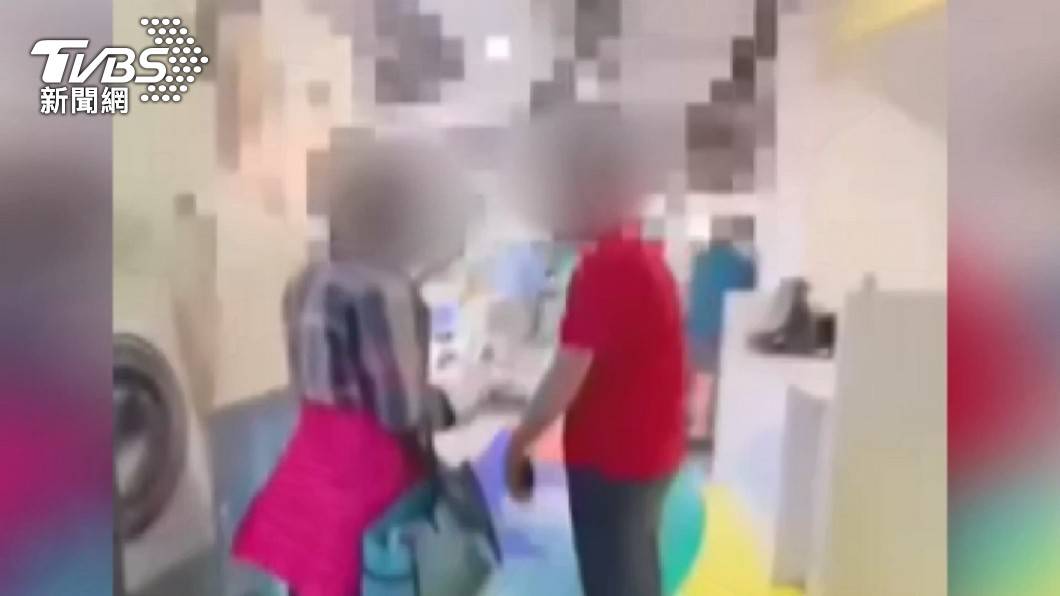 百貨樓管轟「去搭貨梯」動手推女員工 百貨：深刻檢討 | TVBS | LINE TODAY