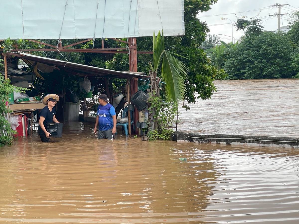 About 16 provinces across the country suffering from severe flooding on ...