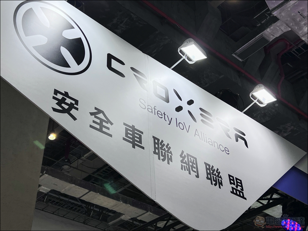 宏佳騰 CROXERA M 智慧後照鏡正式發表，不只電車能用 SYM 的 KRNBT 也將搭載 | LINE購物