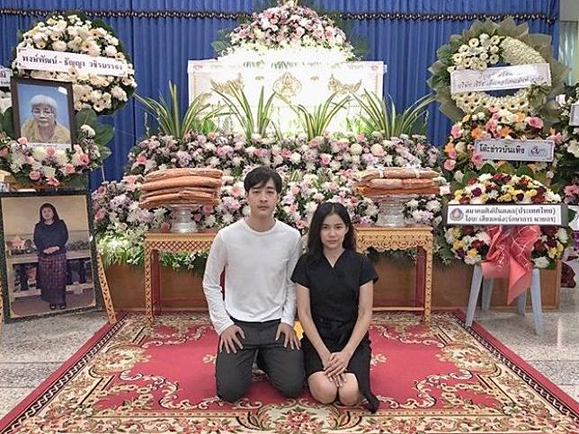 Khaosod | หม่อมเอ็ม ร่ำไห้ ส่งแม่ครั้งสุดท้าย พระหม่อมเหยิน ร่วมพิธี สุดอาลัย แฟนสาวให้กำลังใจ