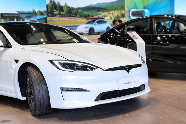 免訂購費還加碼送家充，特斯拉新款 Model S/X 也有歐力士租賃專案囉 | DDCAR 電動車 | LINE TODAY