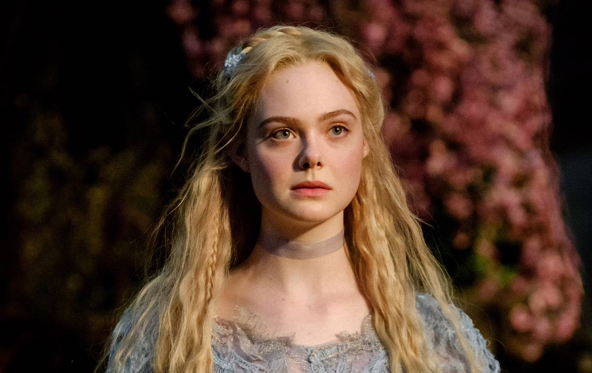 艾兒芬妮 Elle Fanning 穿露背禮服現身坎城影展，雪白肌＋甜美美貌成全場焦點！ | JUKSY街星 | LINE TODAY