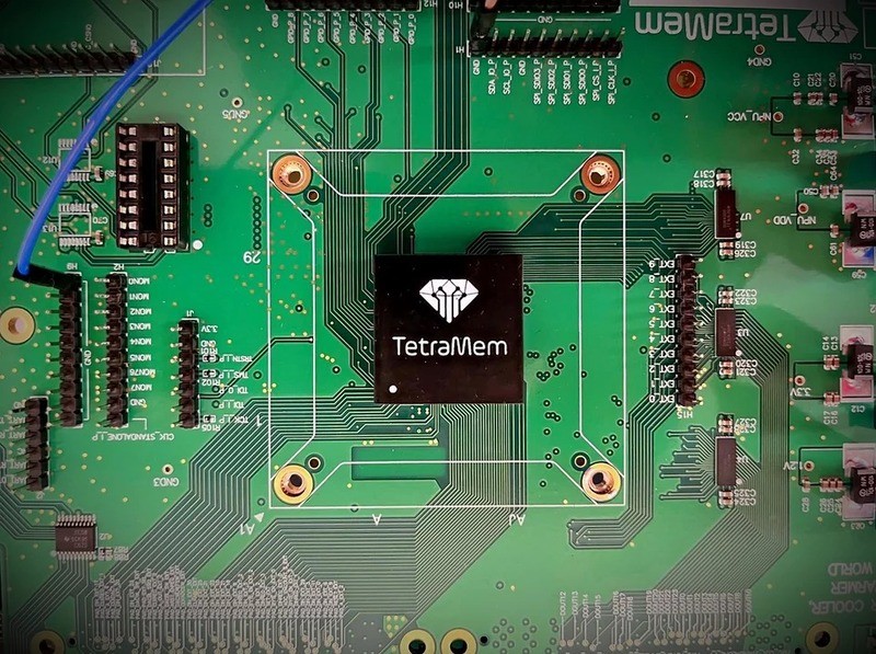 HPですら実現できなかったメモリスタをあっさり実用化したベンチャー企業TetraMem AIプロセッサーの昨今（アスキー）