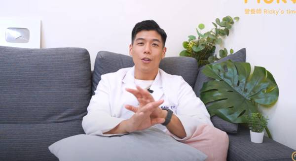 網紅營養師Ricky被綠痛哭！抓包「女友激戰洋男」 認：我也跟別人上床 | ETtoday星光雲 | LINE TODAY