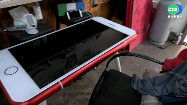 iPhone 100 Pro Max? 店家巨型iPhone桌吸睛 | 華視影音 | LINE TODAY