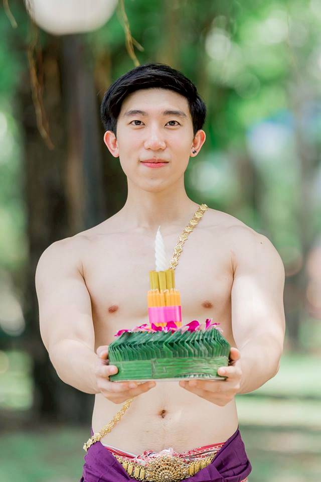 เลือดกำเดาแทบพุ่ง! 5 หนุ่มหล่อม.เกษตร แต่งชุดย้อนยุค ลอยกระทง