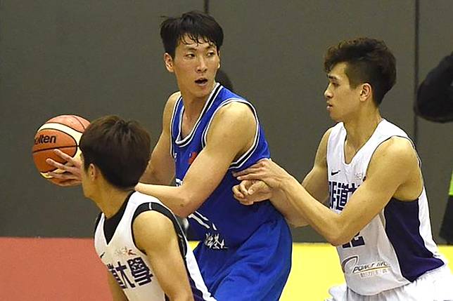 【快訊】SBL假球案起訴15人 裕隆隊前球員翁嘉鴻遭通緝 | 上報 | LINE TODAY