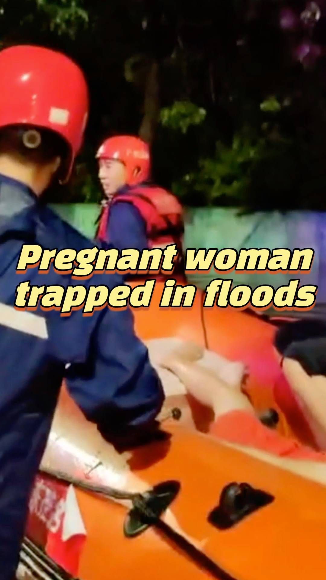 Pregnant woman trapped in floods | XINHUA | LINE TODAY