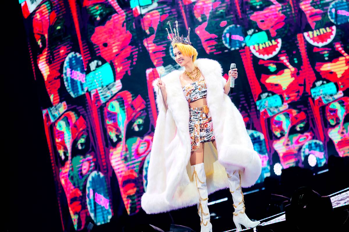 「怪美皇后」Jolin攻蛋華服藏心機 「擋泥板女神」突殺出拚美 | 鏡新聞 | LINE TODAY