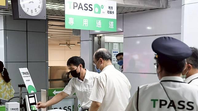 各地同步上路南高屏999搭到飽！ 賴清德：TPASS是讓人有感的青年政策 | 太報 | LINE TODAY