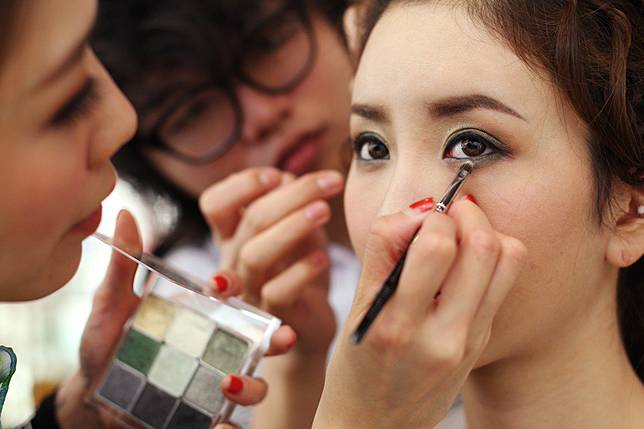 Harga Make Up Adele Makeup Artist | Saubhaya Makeup