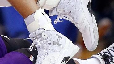 選手實著 / Stephen Curry 著用 Under Armour Curry 2 球員版 | LINE購物